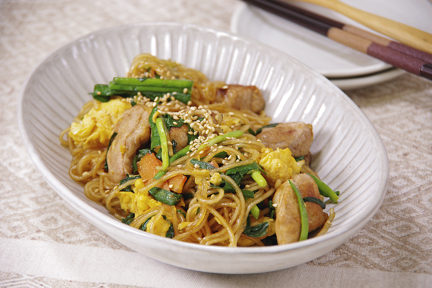 豚肉とニラのチャプチェ風 | クッキングレシピ | よつ葉生協